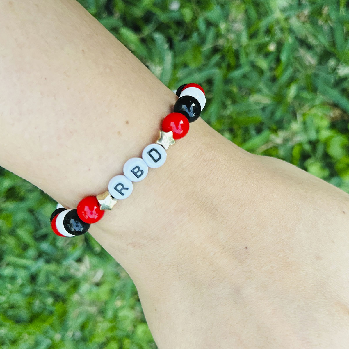 Pulsera Elástica Cuentas RBD Estrellas Doradas – Luna By JL